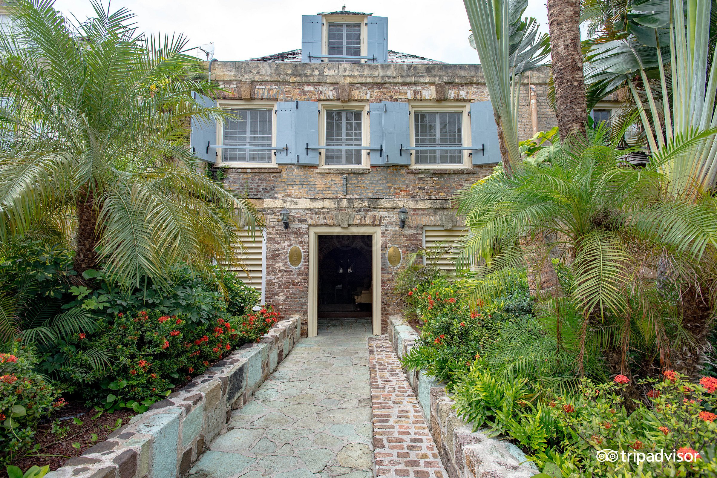 About Us | Antigua Nelson's Dockyard Hotel | Copper & Lumber